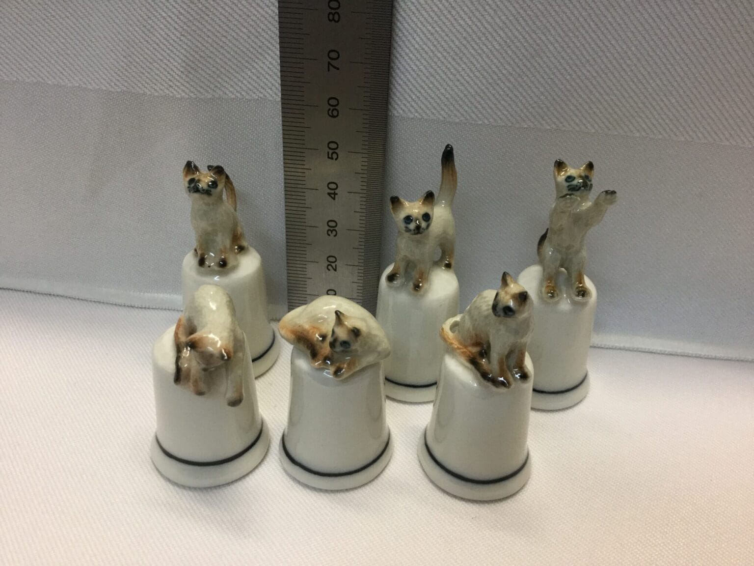 TMT Imports - Miniature - Cat on Thimbles - Our Past Times
